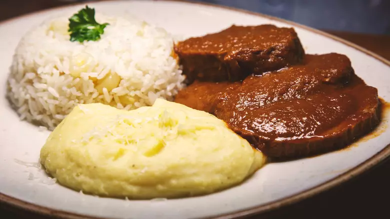 daging lembu panggang dan kentang lecek