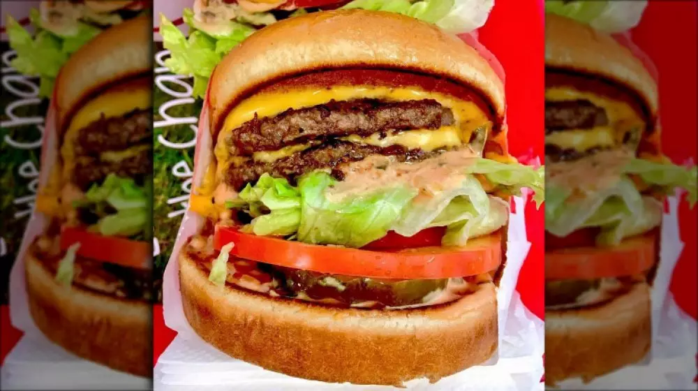 Burger în stil animal de la In-N-Out Burger