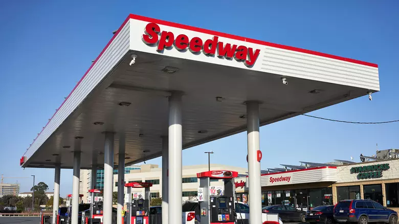 Speedway ọdụ okwuchi windo uhie na ọcha