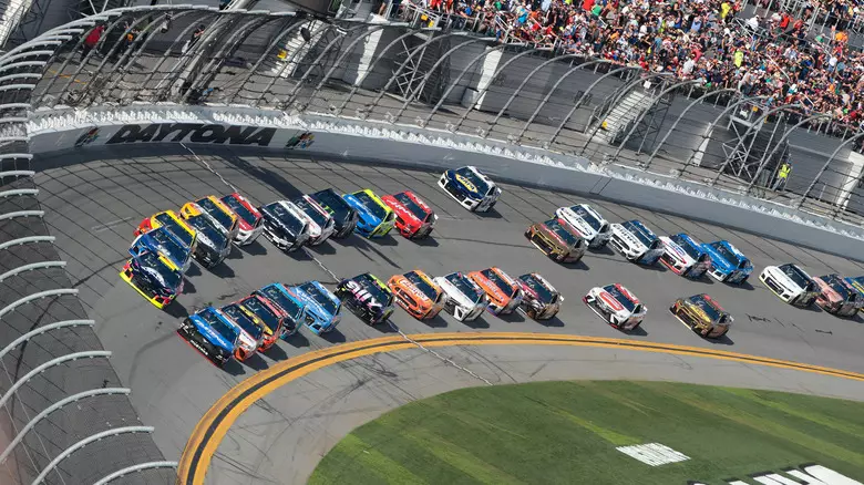 Balap lapangan NASCAR di Daytona