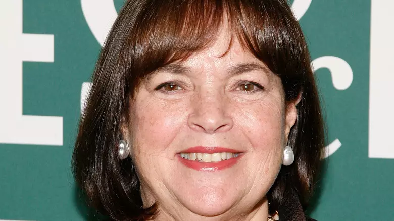 Ina Garten ในต่างหูมุก