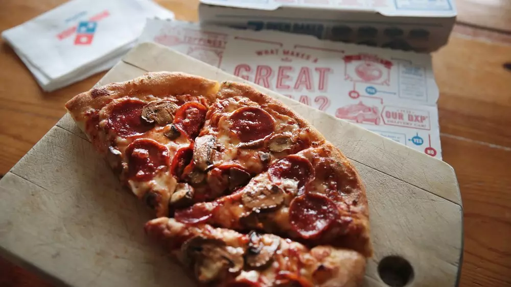 Domino's pizza ak bwat