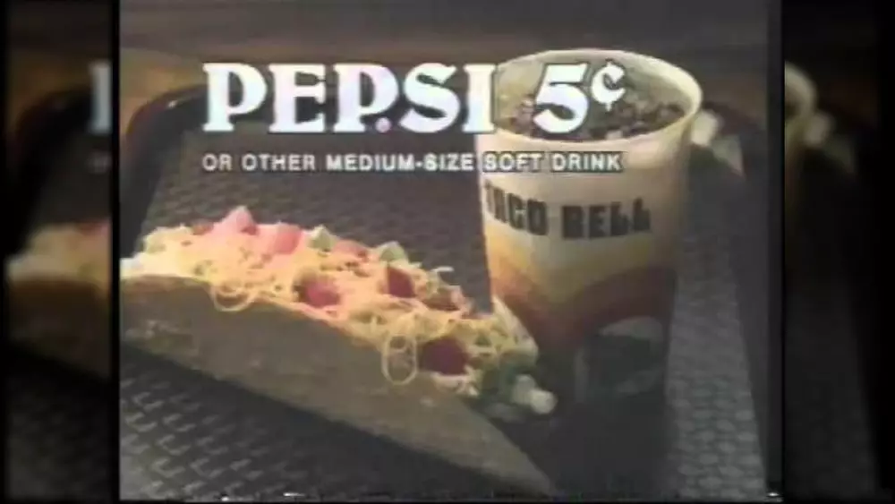 Taco Bell taco oo leh Pepsi cabitaan fudud