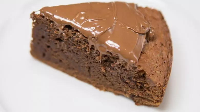 3-අමුද්‍රව්‍ය Nutella Chocolate Cake Recipe 19776_1