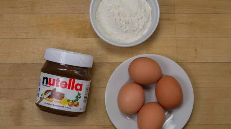 3-අමුද්‍රව්‍ය Nutella Chocolate Cake Recipe 19776_2