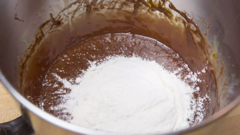 3-ingredientli Nutella şokolad tortunyň resepti 19776_4