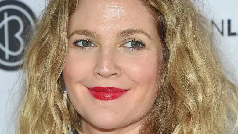 Drew Barrymore hauv daim di ncauj liab