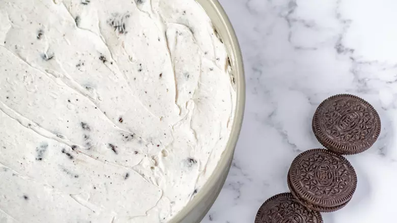 assembling no-bake Oreo cheesecake