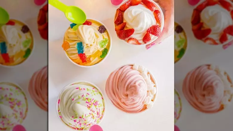 Tazzi tal-jogurt iffriżat Yogurtland