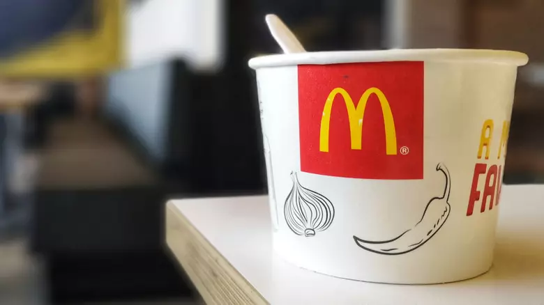 Isang mangkok ng sopas ng McDonald.