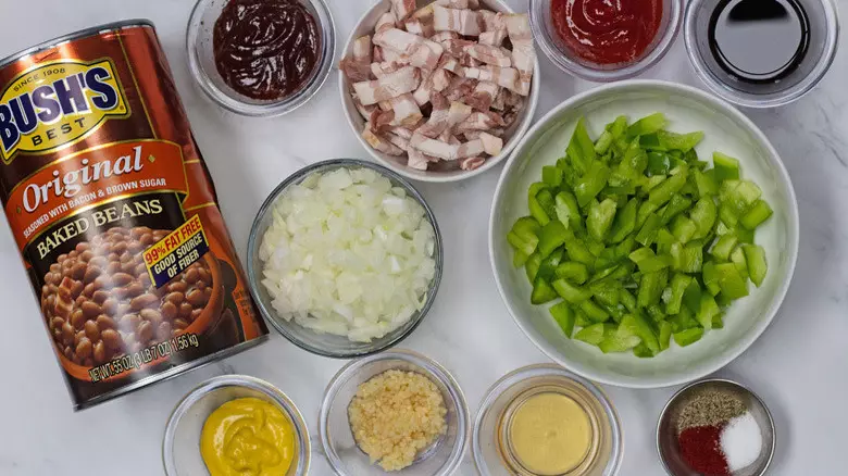 ingredientes para frijoles horneados