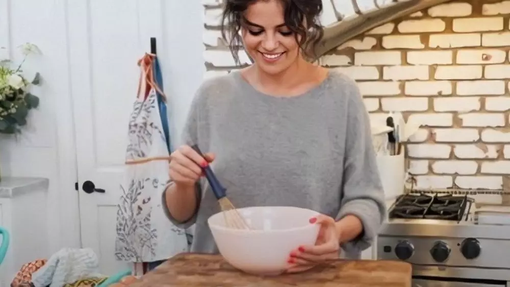 Selena Gomez cucina su Selena + Chef