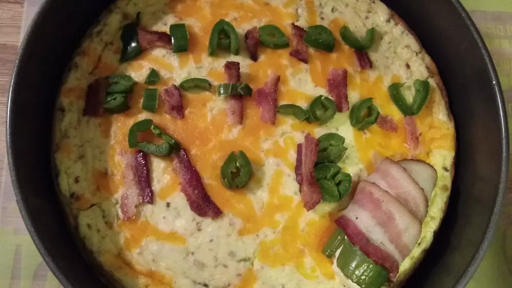 Kue keju ulang tahun Bacon-jalapeno