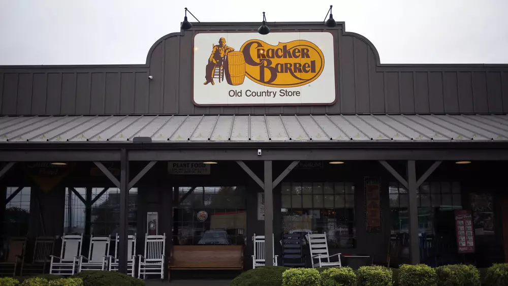 Cracker Barrel -ravintolan ulkopuoli