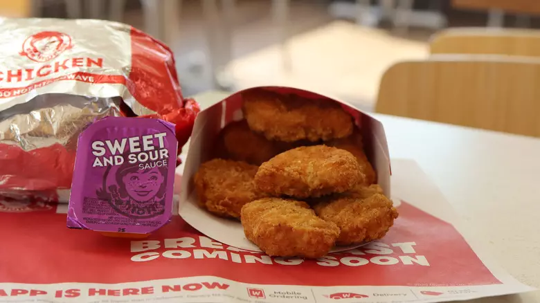 Wendy's chicken nuggets og sauce