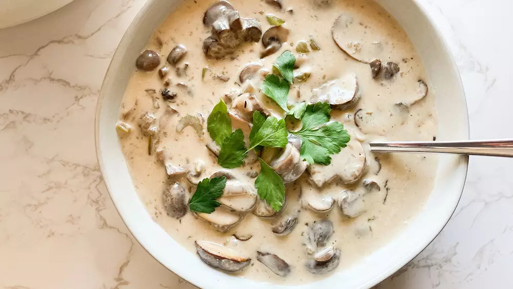 mushroom soup nga gisilbi