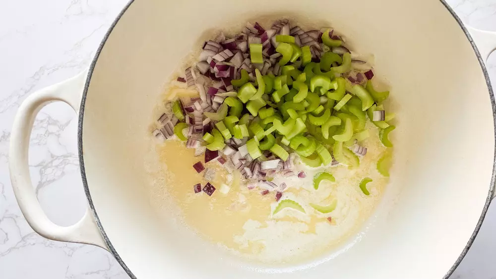 sayuran dina pot pikeun sup supa