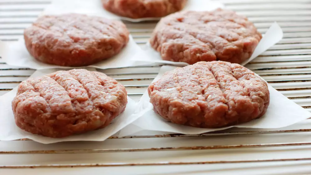 Plantaardige burgers op papier