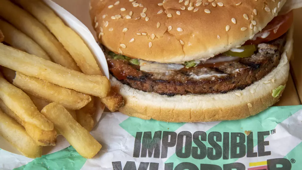 Whopper imposible con patatas fritas