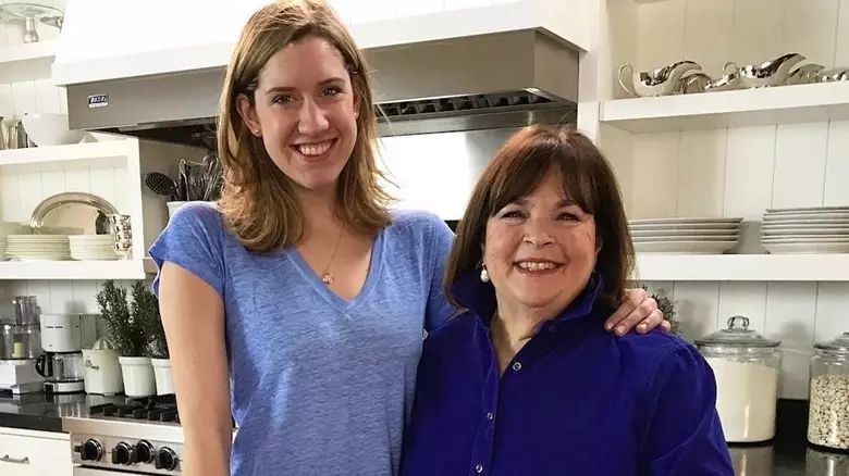 لیدی هیوک و اینا گارتن در آشپزخانه