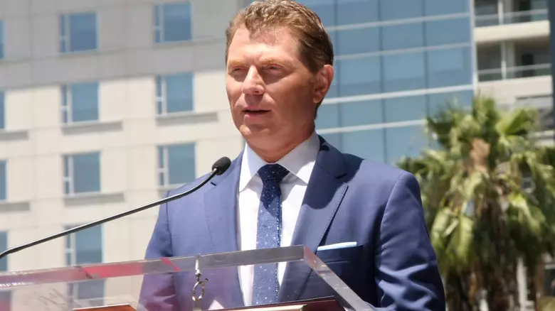 Bobby Flay prononçant un discours