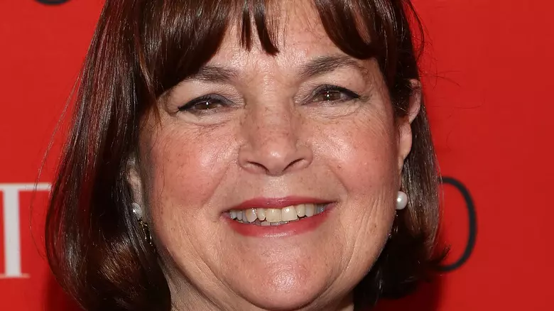 Kaw tua ntawm Ina Garten luag nyav