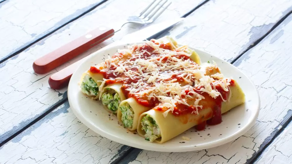 Cannelloni ਭਰਿਆ ਪਾਸਤਾ