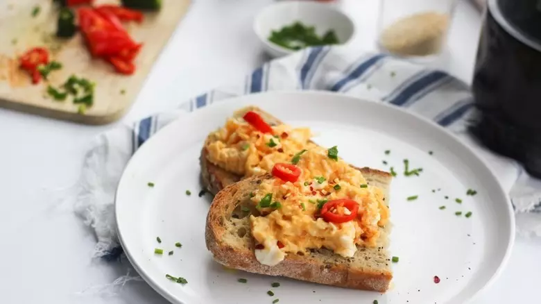 Huevos revueltos con un toque de Gordon Ramsay