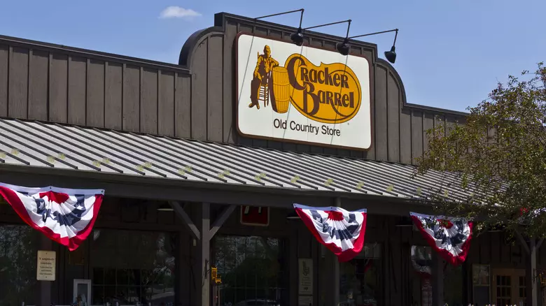 Sebaka sa thekiso ea lijo sa Cracker Barrel kantle