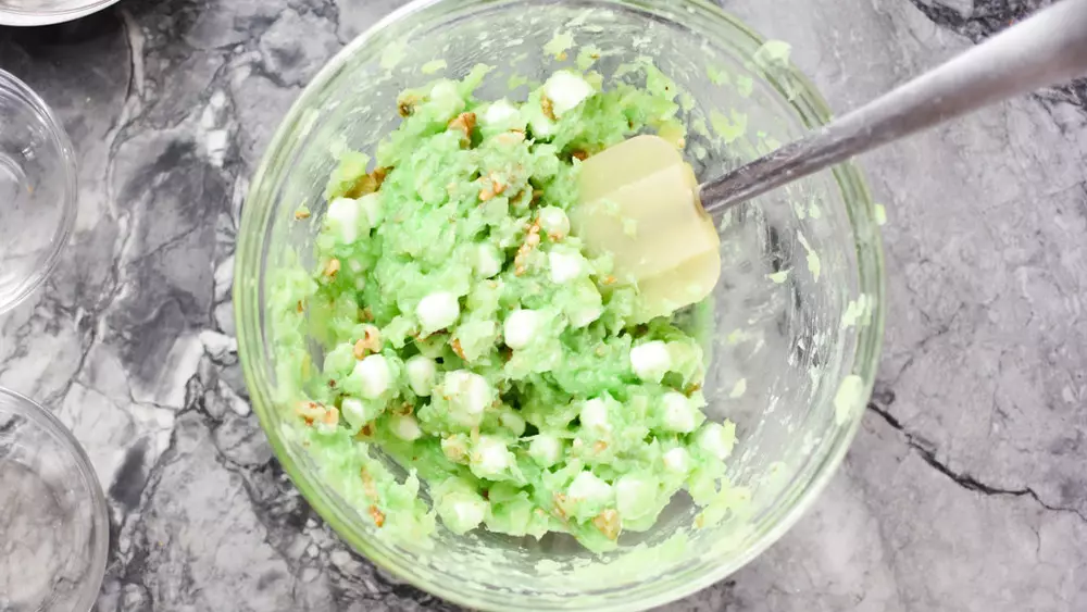 Kusanganisa zvinhu zveWatergate salad