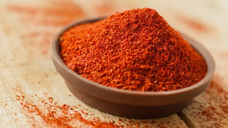 Paprika sa isang mangkok