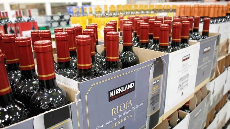 En rekke viner til salgs hos Costco