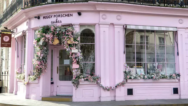 peggy porschen ហាងនំខាងក្រៅ