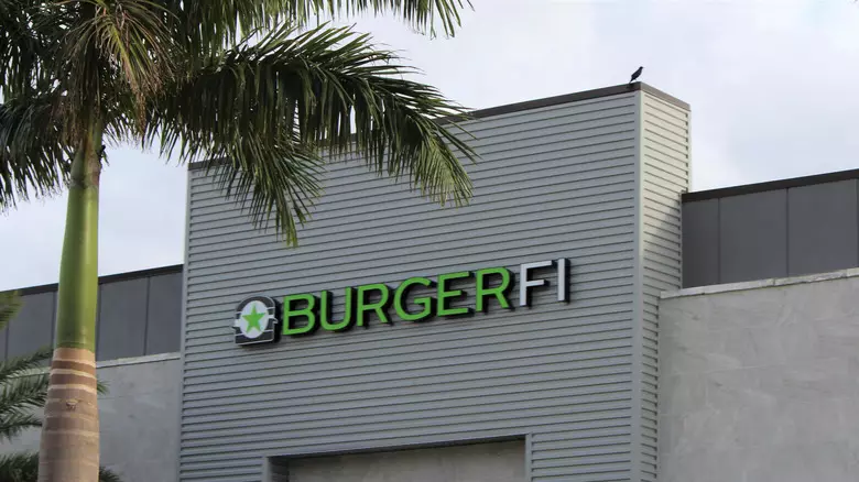 Pjesa e jashtme e një BurgerFi në Florida
