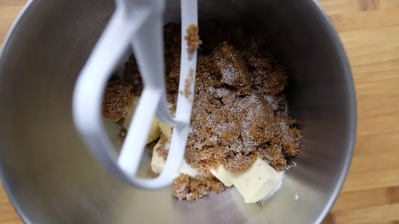 pâte à biscuits aux pépites de chocolat et aux noisettes