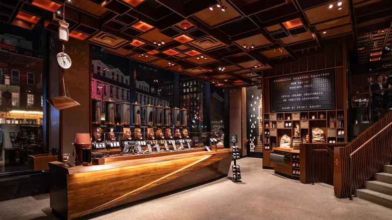 În interiorul unui Starbucks Reserve Roastery