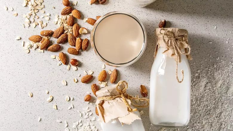 alternatif susu susu, oats jeung almond di tukang