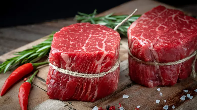 Biftek i papërpunuar fileto