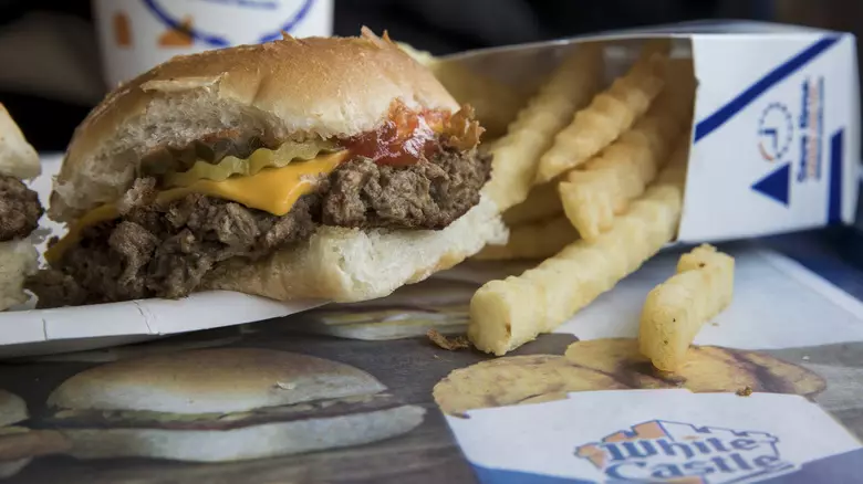 Ama-burgers nama-Fries e-White Castle