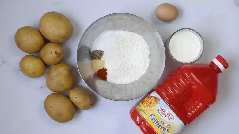 copycat KFC qovurilgan kartoshka bo'laklari uchun ingredientlar