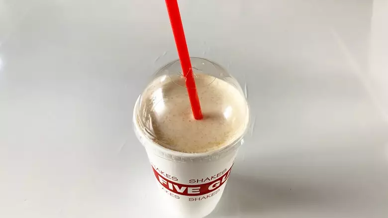 Jordnötssmörmilkshake från Five Guys