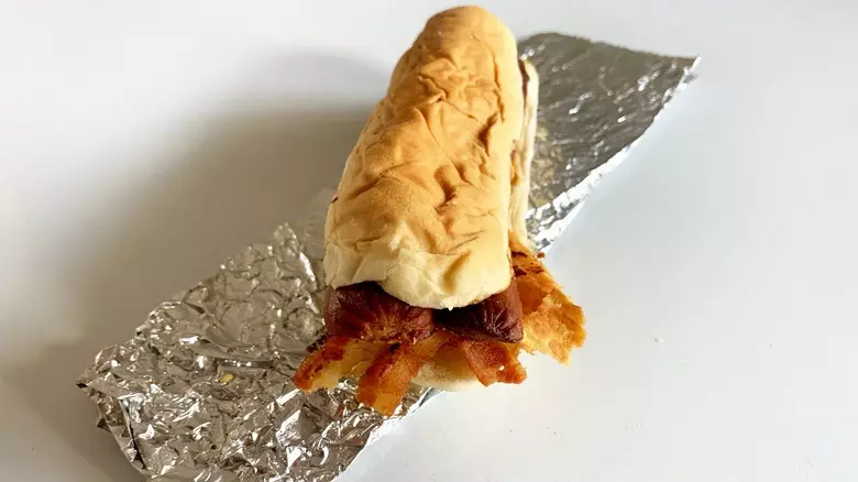 O cachorro de bacon dos cinco caras