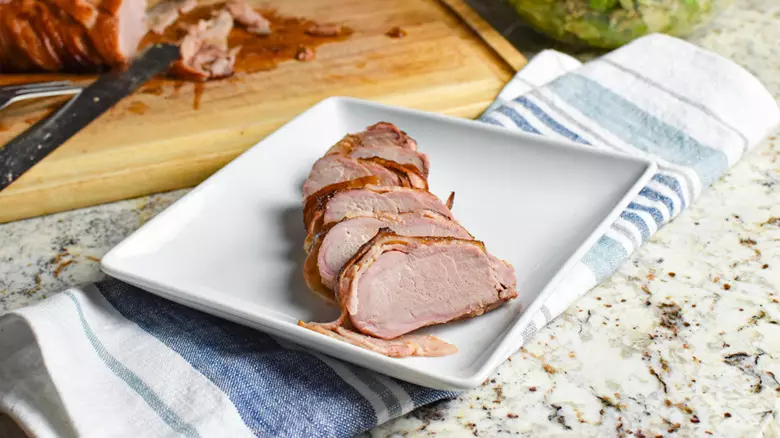 gefëmmt Speck gewéckelt Schwäin Tenderloin Rezept