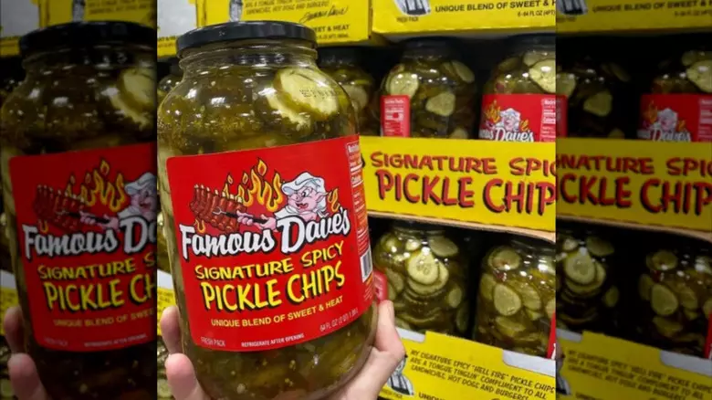 Jar of Famous Dave's Signature Çip turshi pikant në Costco