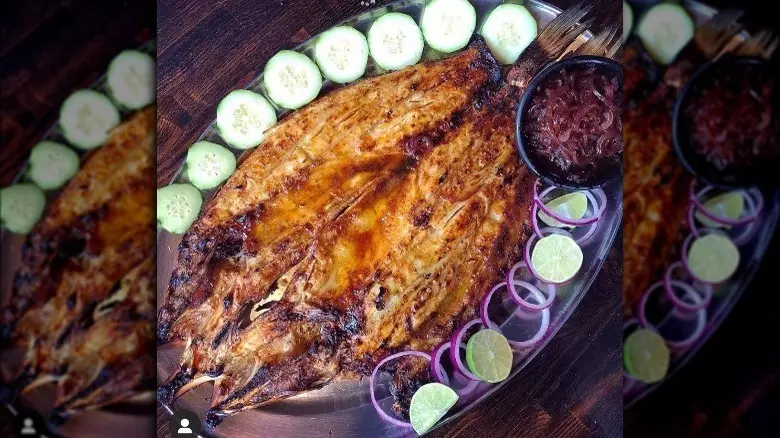 कोनीको समुद्री खानाबाट pescado zarandeado