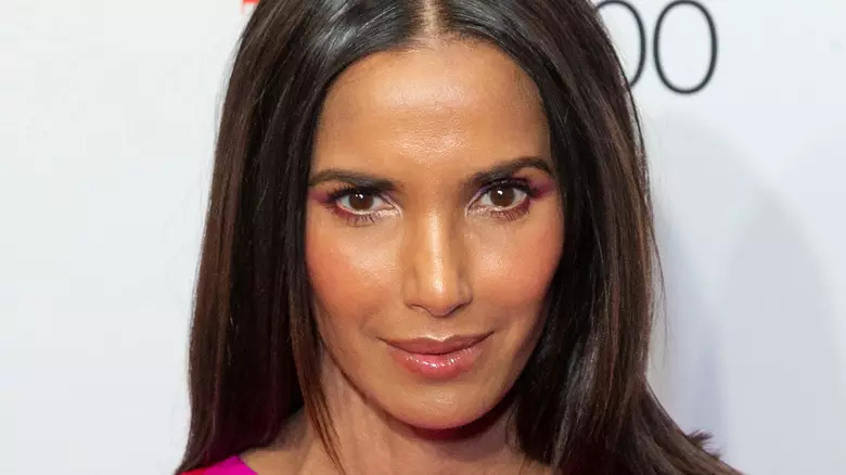 Padma Lakshmi apur bat irribarrez