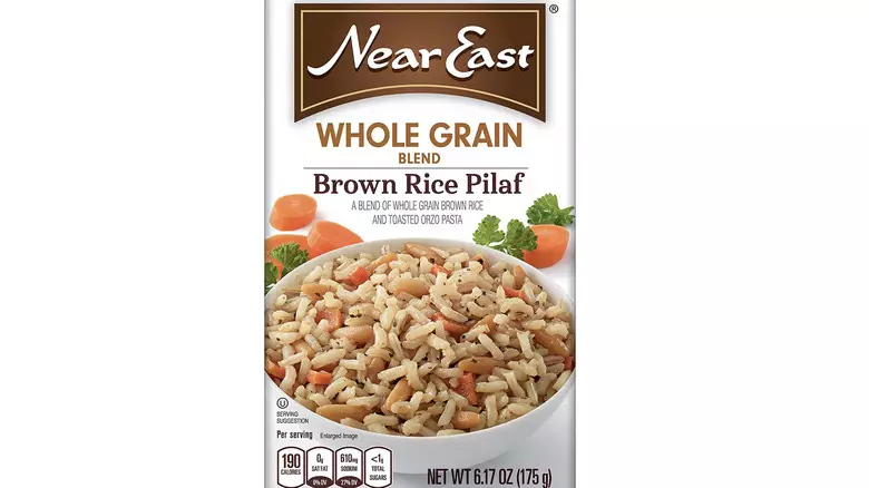 boks med nær øst brun ris pilaf