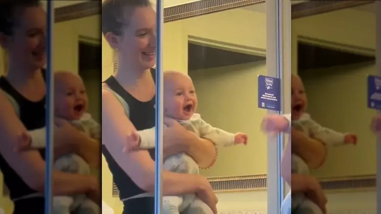 Instagramは鏡で笑っているダフゴールドマンの赤ちゃんのこのビデオを十分に得ることができません 21503_2