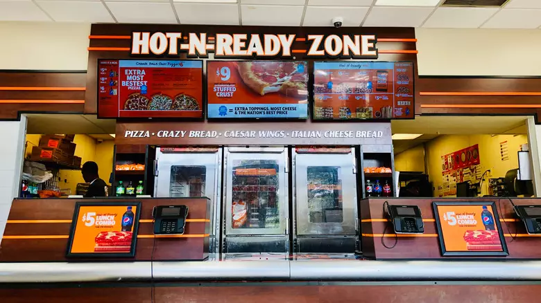 Quầy đặt hàng LIttle Caesars