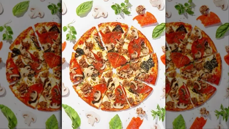 Gombás Pepperoni Kolbász pizza a kaliforniai pizzakonyhából